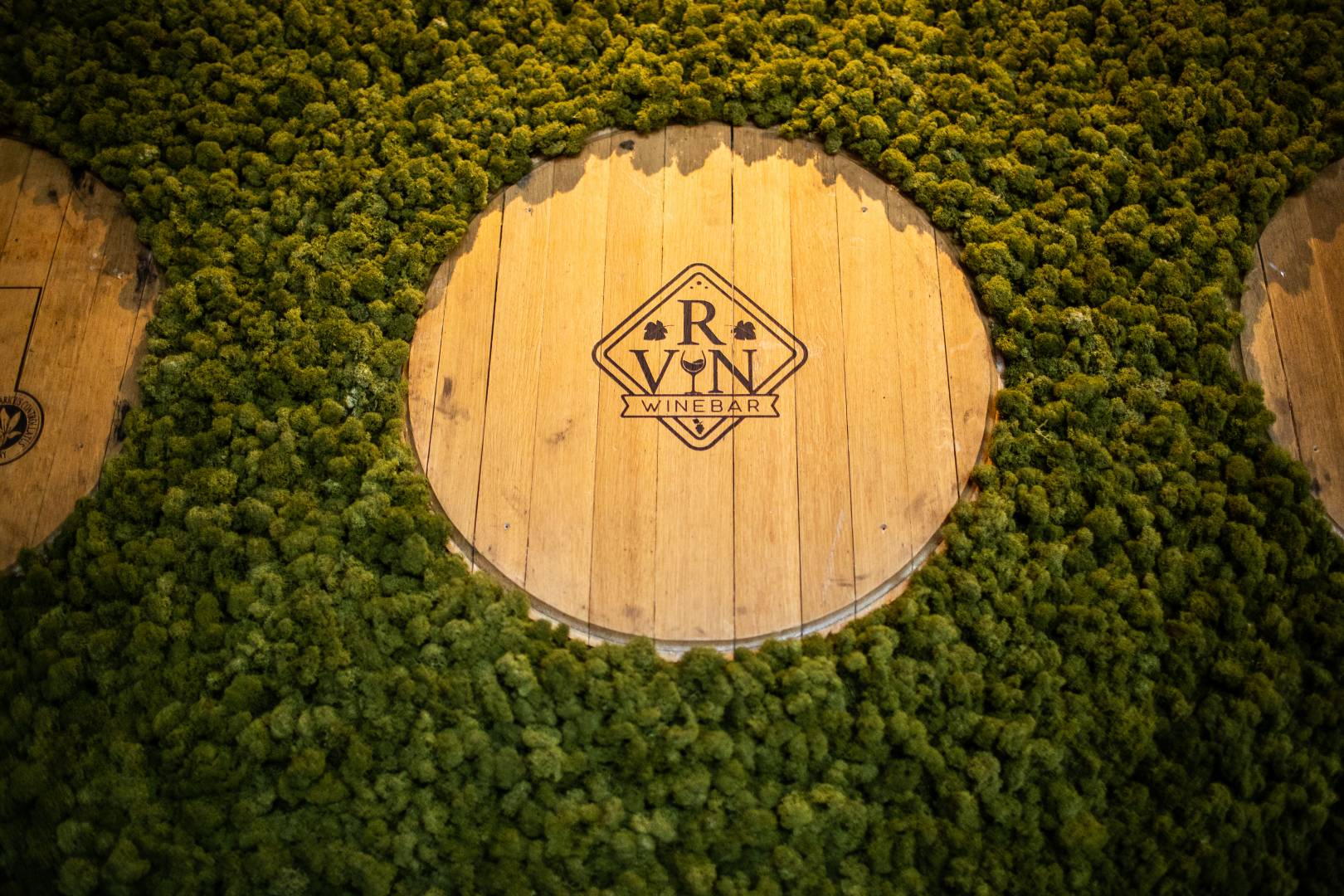 R-VIN WINEBAR | Kukkonia